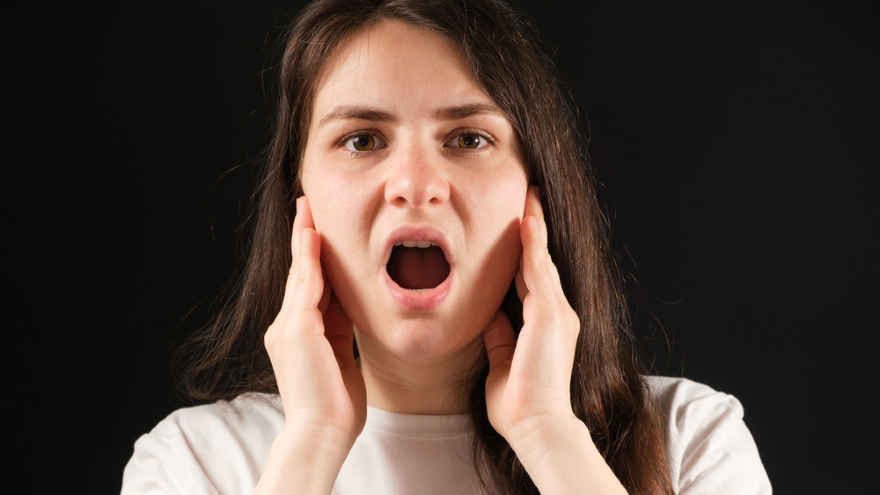 Articles | TMJ Clicking or Locking? When It’s Time to See a Specialist